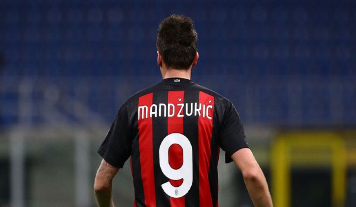Milan, il bel gesto di Mario Mandzukic: rinuncia allo stipendio di marzo Milan, il bel gesto di Mario Mandzukic: rinuncia allo stipendio di marzo