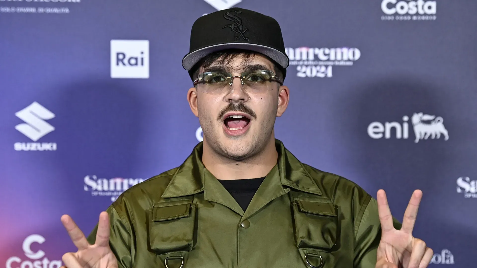 Geolier aclamado em Nápoles depois de Sanremo: fãs em frenesi