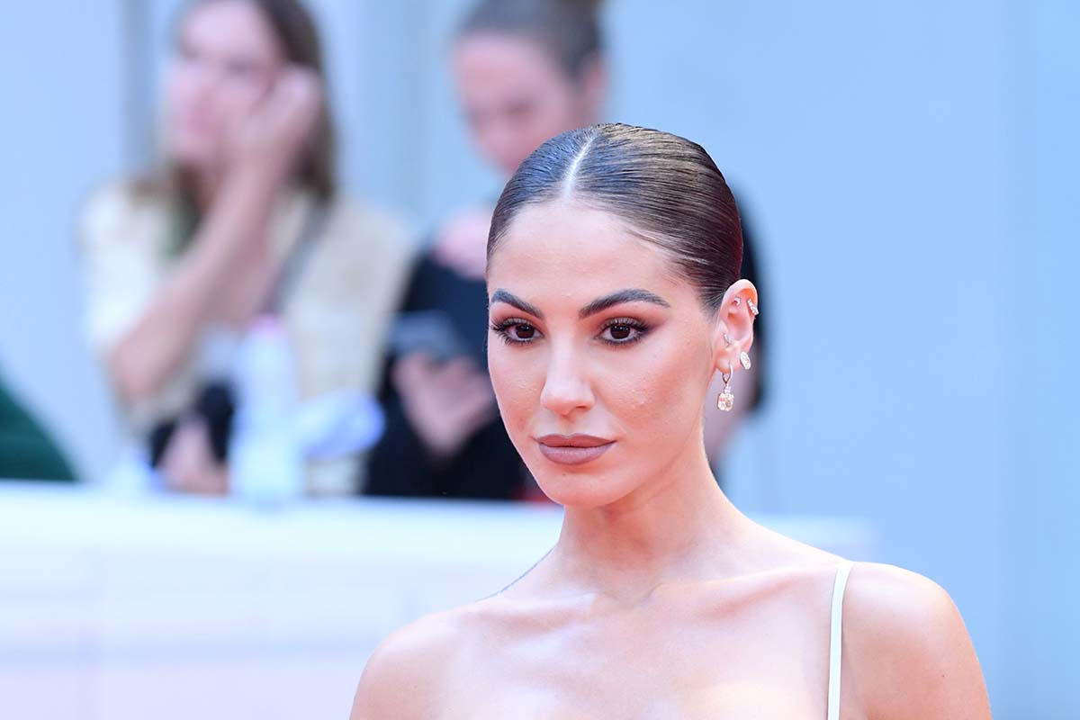 Джулия Де Леллис менен Джаано Дел Буфалонун ортосундагы окуя олуттуу ...