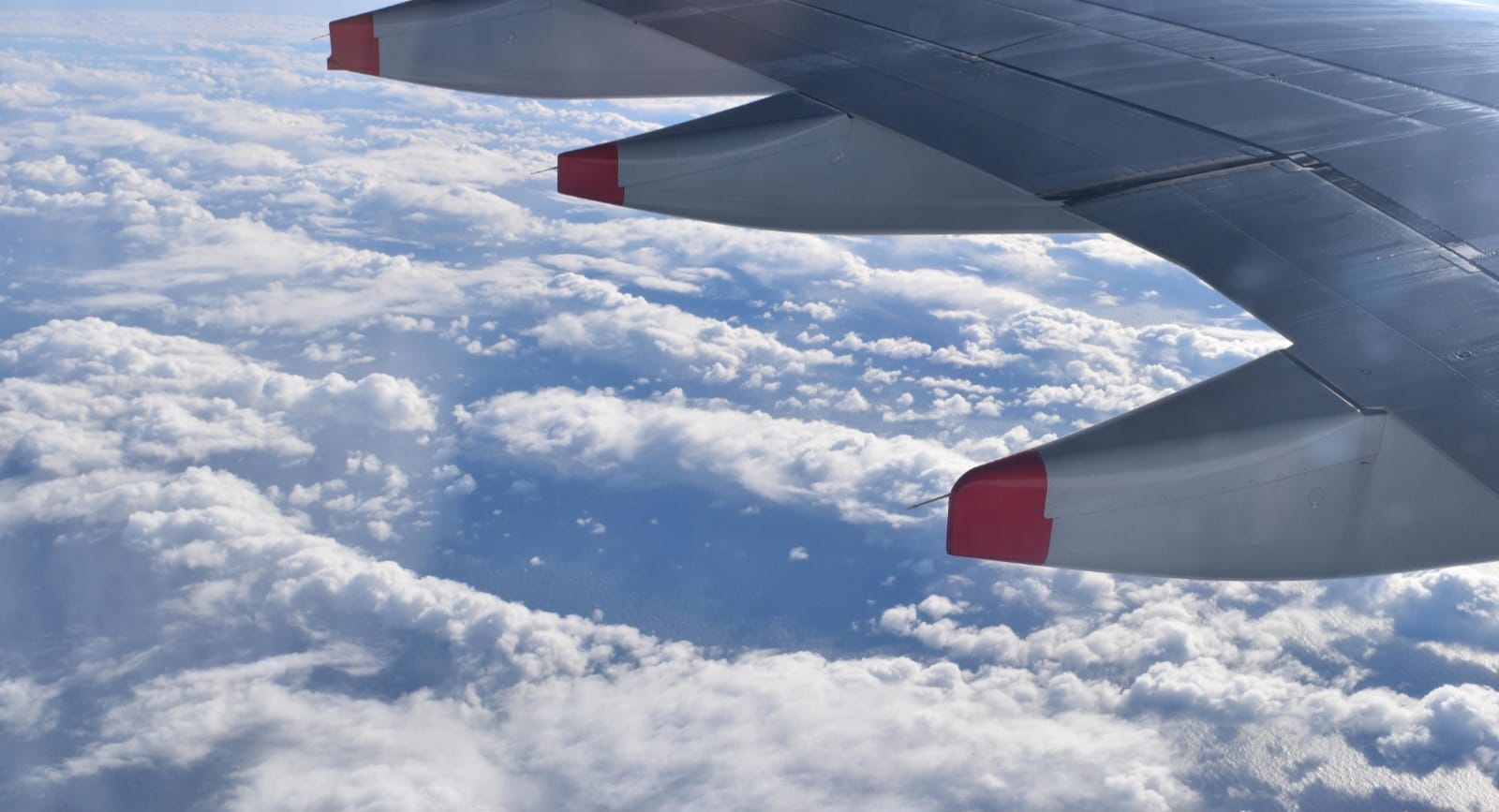 Flight turbulence, one dead and several injured on a Singapore Airlines ...